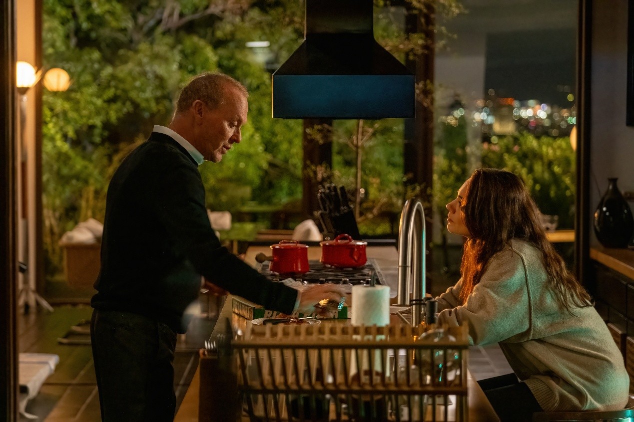 Ο Michael Keaton ανακαλύπτει στο «Goodrich» τι σημαίνει πατρότητα στη ...