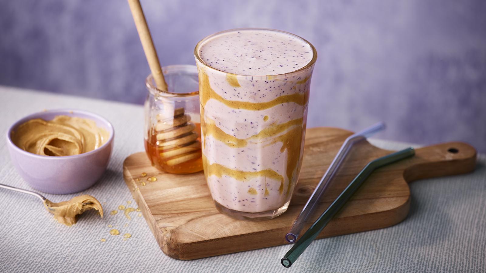 Smoothie με μύρτιλα, γιαούρτι και φυστικοβούτυρο | Thats Life. Life as ...